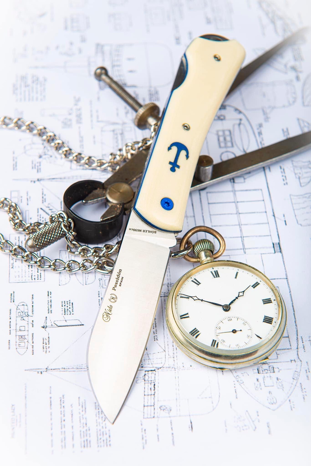 The Seaman's Knife: an essential tool for life at sea